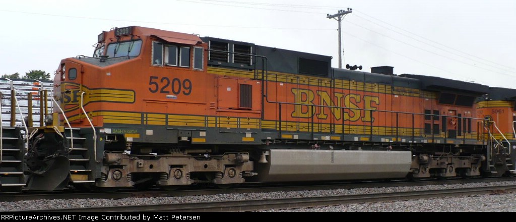 BNSF 5209